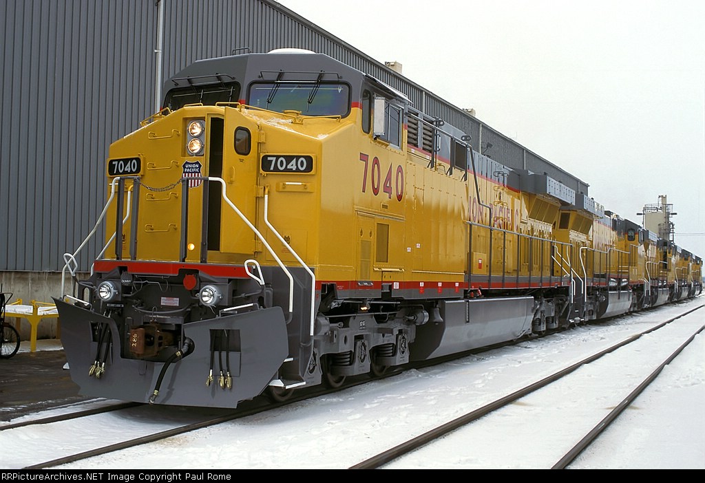 UP 7040, GE AC4460CW convertible, 5-NEW units at Proviso Yard